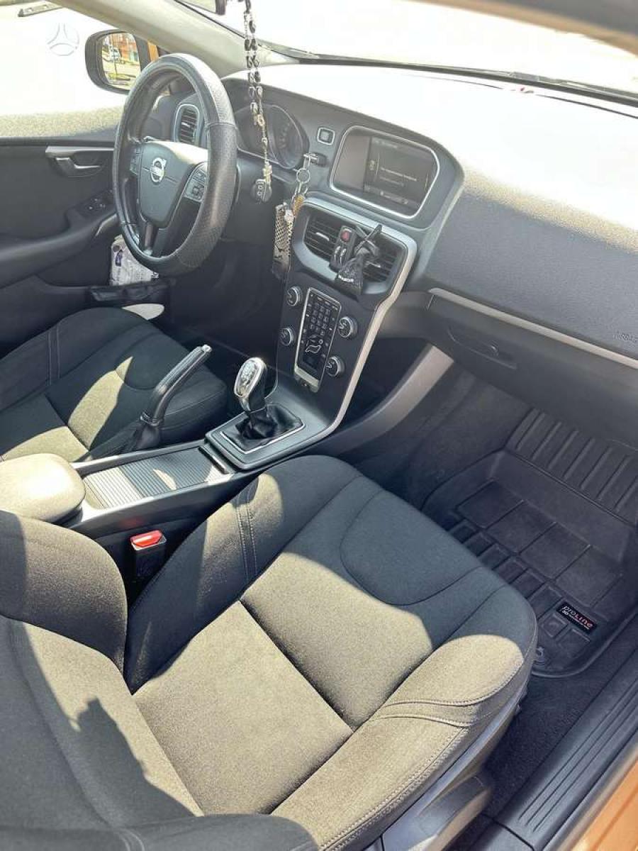 Oranžs Volvo V40 2013 Klaipėda, ar dzinēja tilpumu 1.56 L un nobraukumu 188 tūkst. km par 6900 €, foto 14 vietnē AUTOMOTO.COM.LV