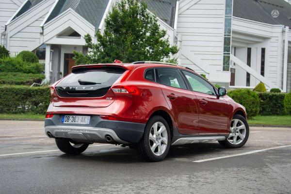 Sarkans Volvo V40 2013 Elektrėnai, ar dzinēja tilpumu 1.98 L un nobraukumu 187 tūkst. km par 7850 €, foto 5 vietnē AUTOMOTO.COM.LV