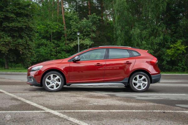 Sarkans Volvo V40 2013 Elektrėnai, ar dzinēja tilpumu 1.98 L un nobraukumu 187 tūkst. km par 7850 €, foto 8 vietnē AUTOMOTO.COM.LV