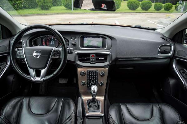 Sarkans Volvo V40 2013 Elektrėnai, ar dzinēja tilpumu 1.98 L un nobraukumu 187 tūkst. km par 7850 €, foto 9 vietnē AUTOMOTO.COM.LV