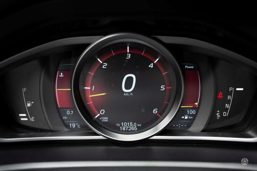 Красный Вольво В40 2013 в Электренай, объемом двигателя 1.98 л и пробегом 187 тыс. км за 7850 €, фото 16 на AUTOMOTO.COM.LV