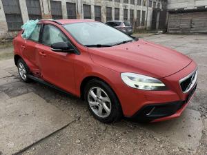 Sarkans Volvo V40 2016 Tauragė, ar dzinēja tilpumu 1.97 L un nobraukumu 118 tūkst. km par 5800 €, foto 3 vietnē AUTOMOTO.COM.LV