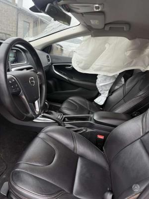 Sarkans Volvo V40 2016 Tauragė, ar dzinēja tilpumu 1.97 L un nobraukumu 118 tūkst. km par 5800 €, foto 8 vietnē AUTOMOTO.COM.LV