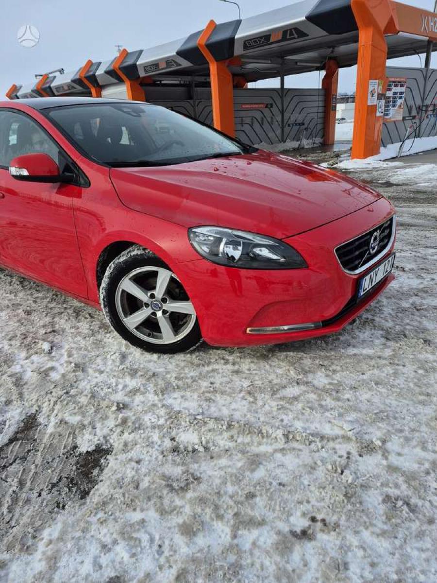 Sarkans Volvo V40 2012 Šauļi, ar dzinēja tilpumu 1.56 L un nobraukumu 294 tūkst. km par 4999 €, foto 1 vietnē AUTOMOTO.COM.LV