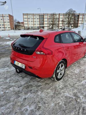 Sarkans Volvo V40 2012 Šauļi, ar dzinēja tilpumu 1.56 L un nobraukumu 294 tūkst. km par 4999 €, foto 2 vietnē AUTOMOTO.COM.LV