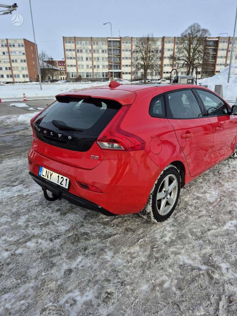 Sarkans Volvo V40 2012 Šauļi, ar dzinēja tilpumu 1.56 L un nobraukumu 294 tūkst. km par 4999 €, foto 2 vietnē AUTOMOTO.COM.LV
