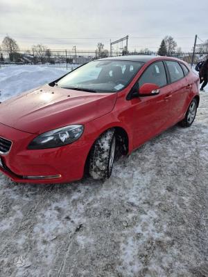 Sarkans Volvo V40 2012 Šauļi, ar dzinēja tilpumu 1.56 L un nobraukumu 294 tūkst. km par 4999 €, foto 4 vietnē AUTOMOTO.COM.LV