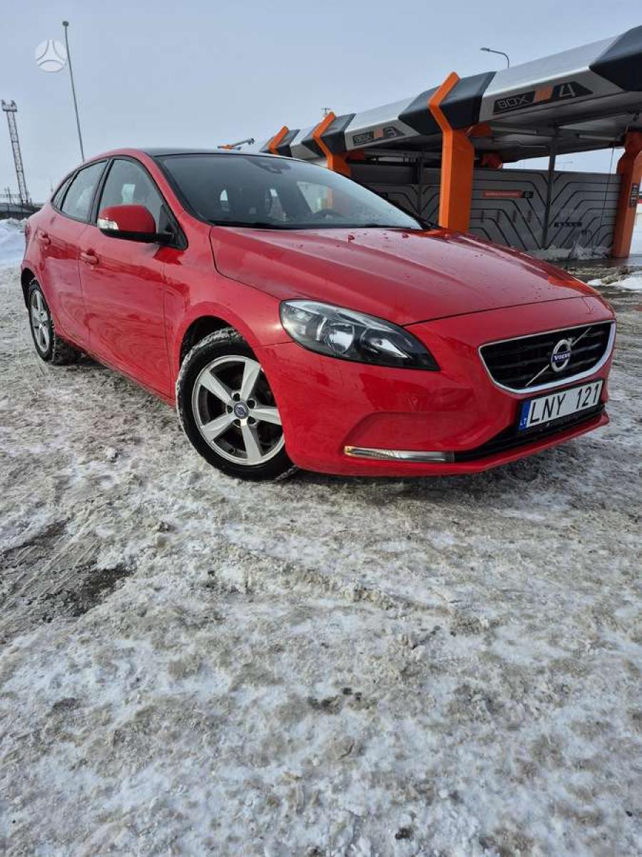 Sarkans Volvo V40 2012 Šauļi, ar dzinēja tilpumu 1.56 L un nobraukumu 294 tūkst. km par 4999 €, foto 7 vietnē AUTOMOTO.COM.LV