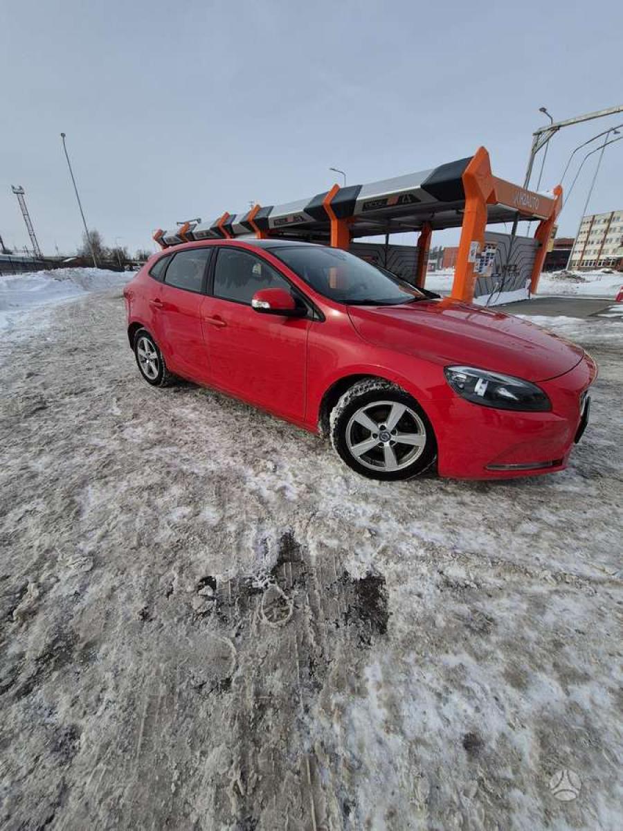 Sarkans Volvo V40 2012 Šauļi, ar dzinēja tilpumu 1.56 L un nobraukumu 294 tūkst. km par 4999 €, foto 8 vietnē AUTOMOTO.COM.LV