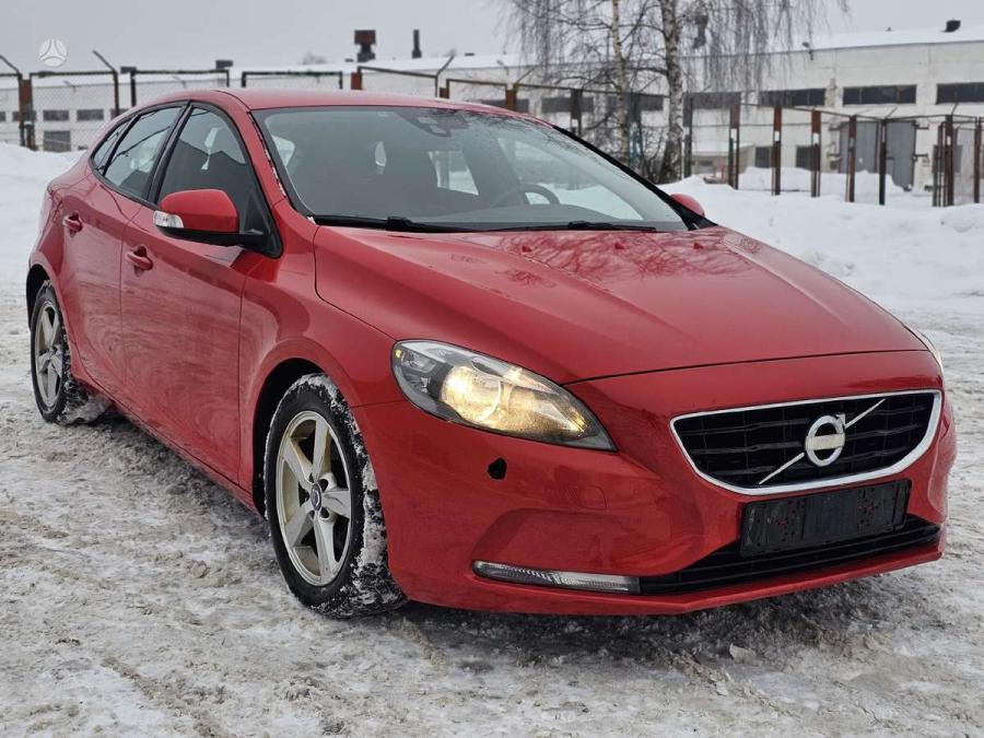 Red Volvo V40 2012 in Rokiskis, with an engine capacity of 1.56 L and mileage of 199 thousand km for 3850 €, photo 3 on AUTOMOTO.COM.LV