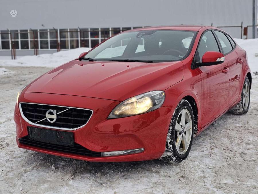 Red Volvo V40 2012 in Rokiskis, with an engine capacity of 1.56 L and mileage of 199 thousand km for 3850 €, photo 8 on AUTOMOTO.COM.LV