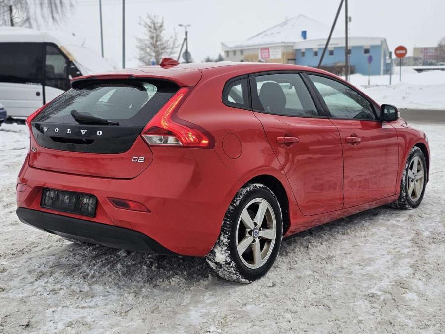 Red Volvo V40 2012 in Rokiskis, with an engine capacity of 1.56 L and mileage of 199 thousand km for 3850 €, photo 16 on AUTOMOTO.COM.LV
