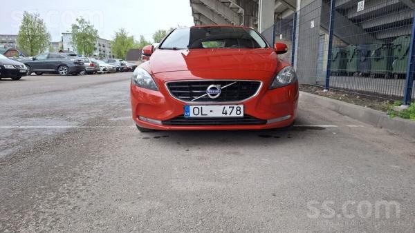 Sarkans Volvo V40 2012 Daugavpils, ar dzinēja tilpumu 1.60 L un nobraukumu 200 tūkst. km par 4950 €, foto 1 vietnē AUTOMOTO.COM.LV