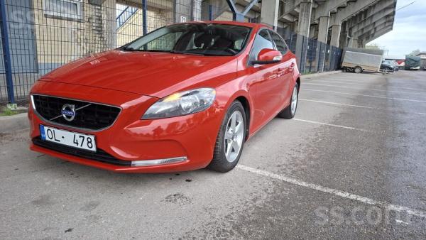 Sarkans Volvo V40 2012 Daugavpils, ar dzinēja tilpumu 1.60 L un nobraukumu 200 tūkst. km par 4950 €, foto 3 vietnē AUTOMOTO.COM.LV