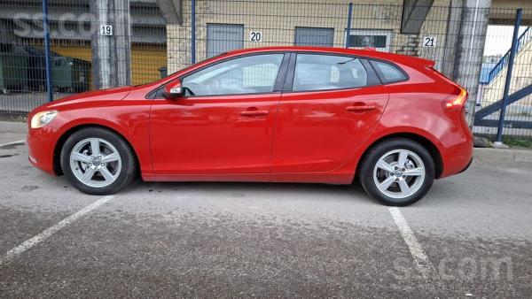 Sarkans Volvo V40 2012 Daugavpils, ar dzinēja tilpumu 1.60 L un nobraukumu 200 tūkst. km par 4950 €, foto 4 vietnē AUTOMOTO.COM.LV