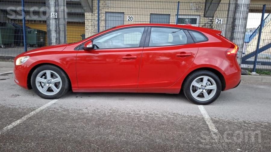 Sarkans Volvo V40 2012 Daugavpils, ar dzinēja tilpumu 1.60 L un nobraukumu 200 tūkst. km par 4950 €, foto 5 vietnē AUTOMOTO.COM.LV