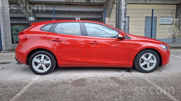 Sarkans Volvo V40 2012 Daugavpils, ar dzinēja tilpumu 1.60 L un nobraukumu 200 tūkst. km par 4950 €, foto 5 vietnē AUTOMOTO.COM.LV