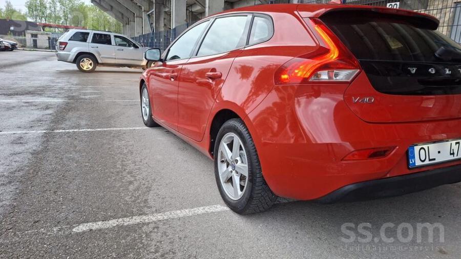 Sarkans Volvo V40 2012 Daugavpils, ar dzinēja tilpumu 1.60 L un nobraukumu 200 tūkst. km par 4950 €, foto 7 vietnē AUTOMOTO.COM.LV