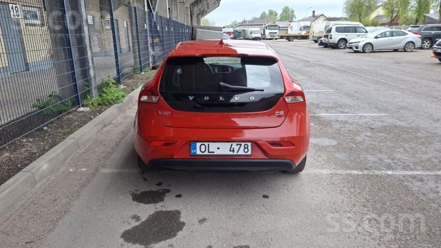 Sarkans Volvo V40 2012 Daugavpils, ar dzinēja tilpumu 1.60 L un nobraukumu 200 tūkst. km par 4950 €, foto 9 vietnē AUTOMOTO.COM.LV