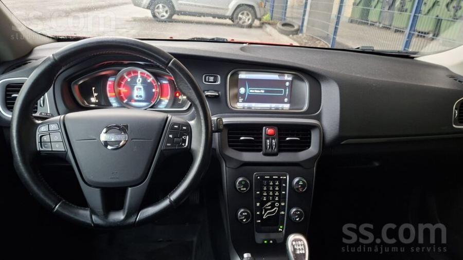 Sarkans Volvo V40 2012 Daugavpils, ar dzinēja tilpumu 1.60 L un nobraukumu 200 tūkst. km par 4950 €, foto 10 vietnē AUTOMOTO.COM.LV