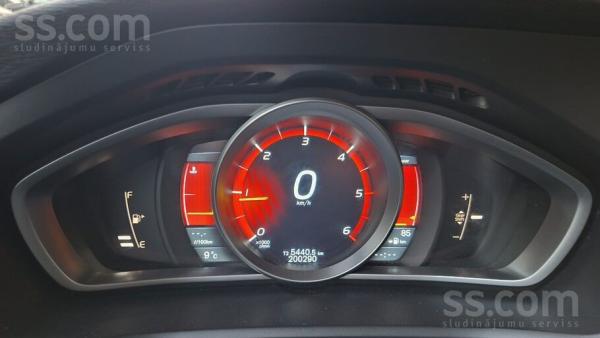 Sarkans Volvo V40 2012 Daugavpils, ar dzinēja tilpumu 1.60 L un nobraukumu 200 tūkst. km par 4950 €, foto 10 vietnē AUTOMOTO.COM.LV