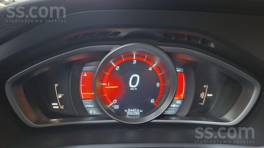 Sarkans Volvo V40 2012 Daugavpils, ar dzinēja tilpumu 1.60 L un nobraukumu 200 tūkst. km par 4950 €, foto 11 vietnē AUTOMOTO.COM.LV