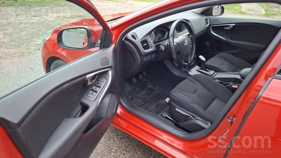 Sarkans Volvo V40 2012 Daugavpils, ar dzinēja tilpumu 1.60 L un nobraukumu 200 tūkst. km par 4950 €, foto 12 vietnē AUTOMOTO.COM.LV