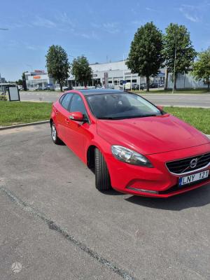 Red Volvo V40 2012 in Siauliai, with an engine capacity of 1.56 L and mileage of 297 thousand km for 4499 €, photo  on AUTOMOTO.COM.LV