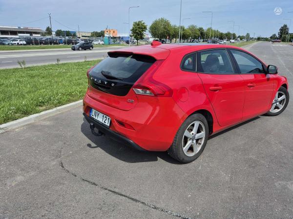 Red Volvo V40 2012 in Siauliai, with an engine capacity of 1.56 L and mileage of 297 thousand km for 4499 €, photo 7 on AUTOMOTO.COM.LV