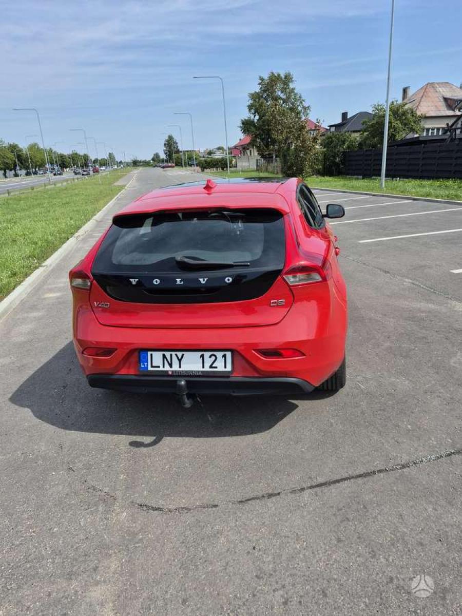 Red Volvo V40 2012 in Siauliai, with an engine capacity of 1.56 L and mileage of 297 thousand km for 4499 €, photo 10 on AUTOMOTO.COM.LV