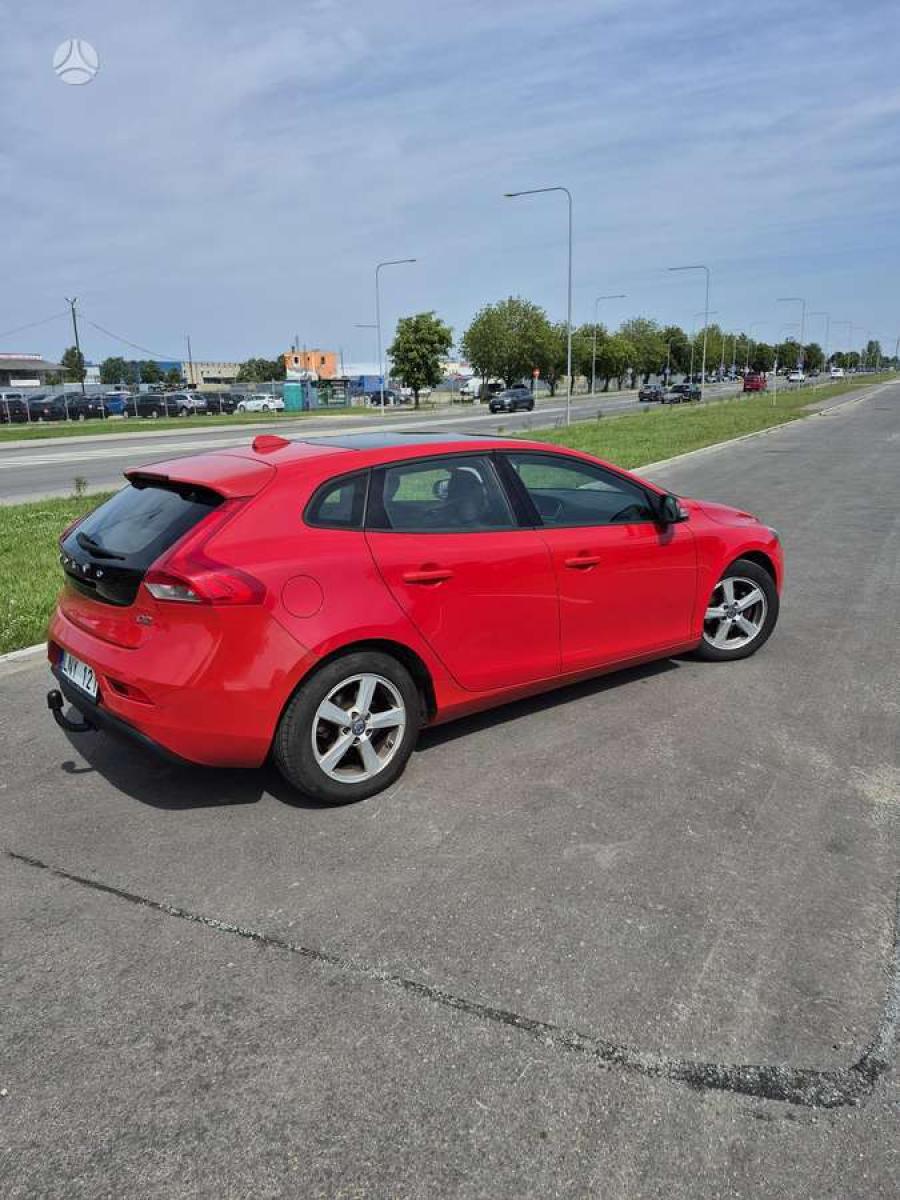 Red Volvo V40 2012 in Siauliai, with an engine capacity of 1.56 L and mileage of 297 thousand km for 4499 €, photo 12 on AUTOMOTO.COM.LV