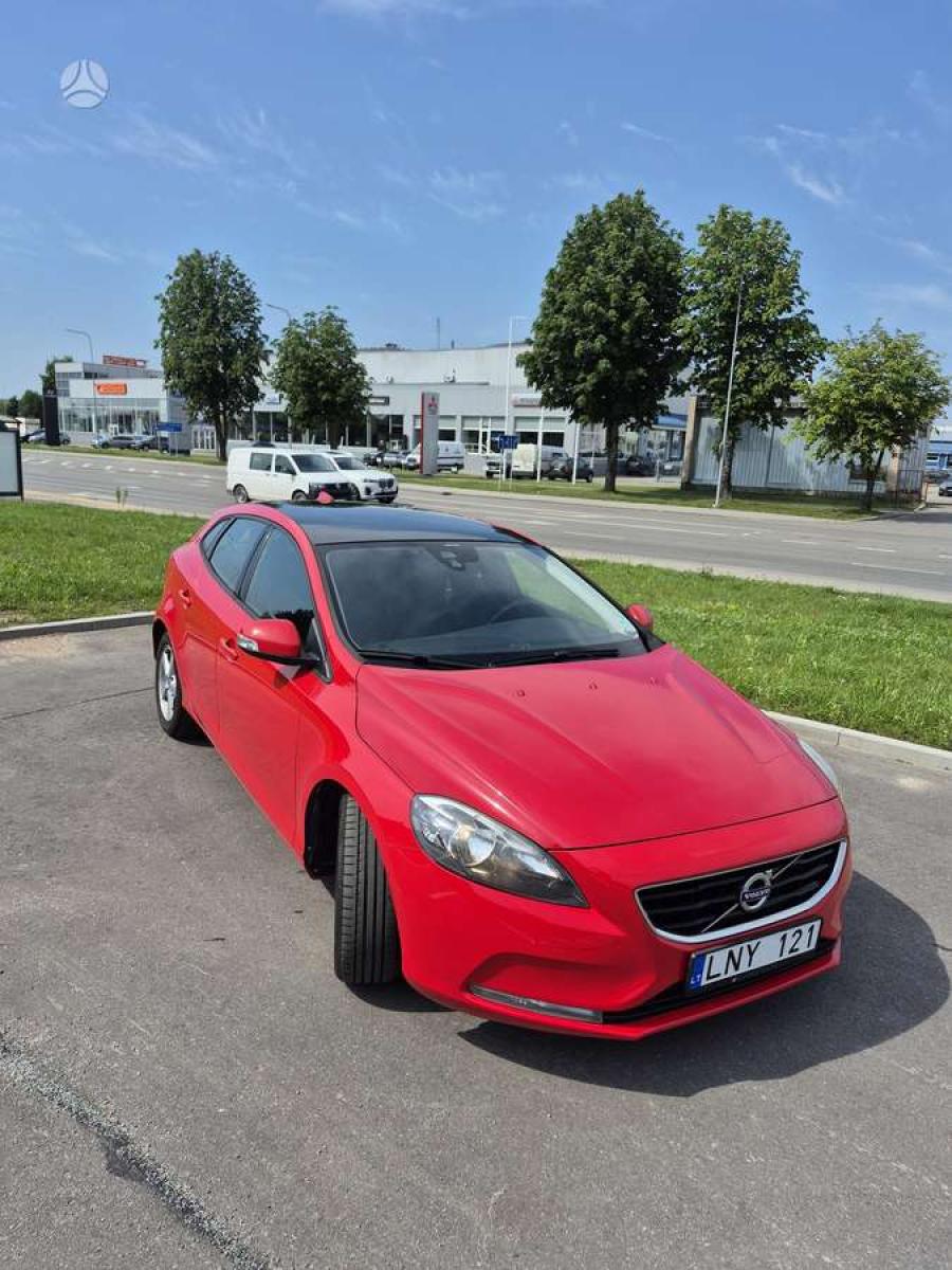 Red Volvo V40 2012 in Siauliai, with an engine capacity of 1.56 L and mileage of 297 thousand km for 4499 €, photo 13 on AUTOMOTO.COM.LV