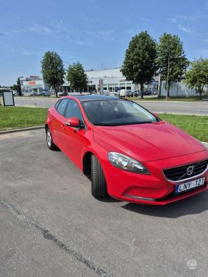 Red Volvo V40 2012 in Siauliai, with an engine capacity of 1.56 L and mileage of 297 thousand km for 4499 €, photo 15 on AUTOMOTO.COM.LV