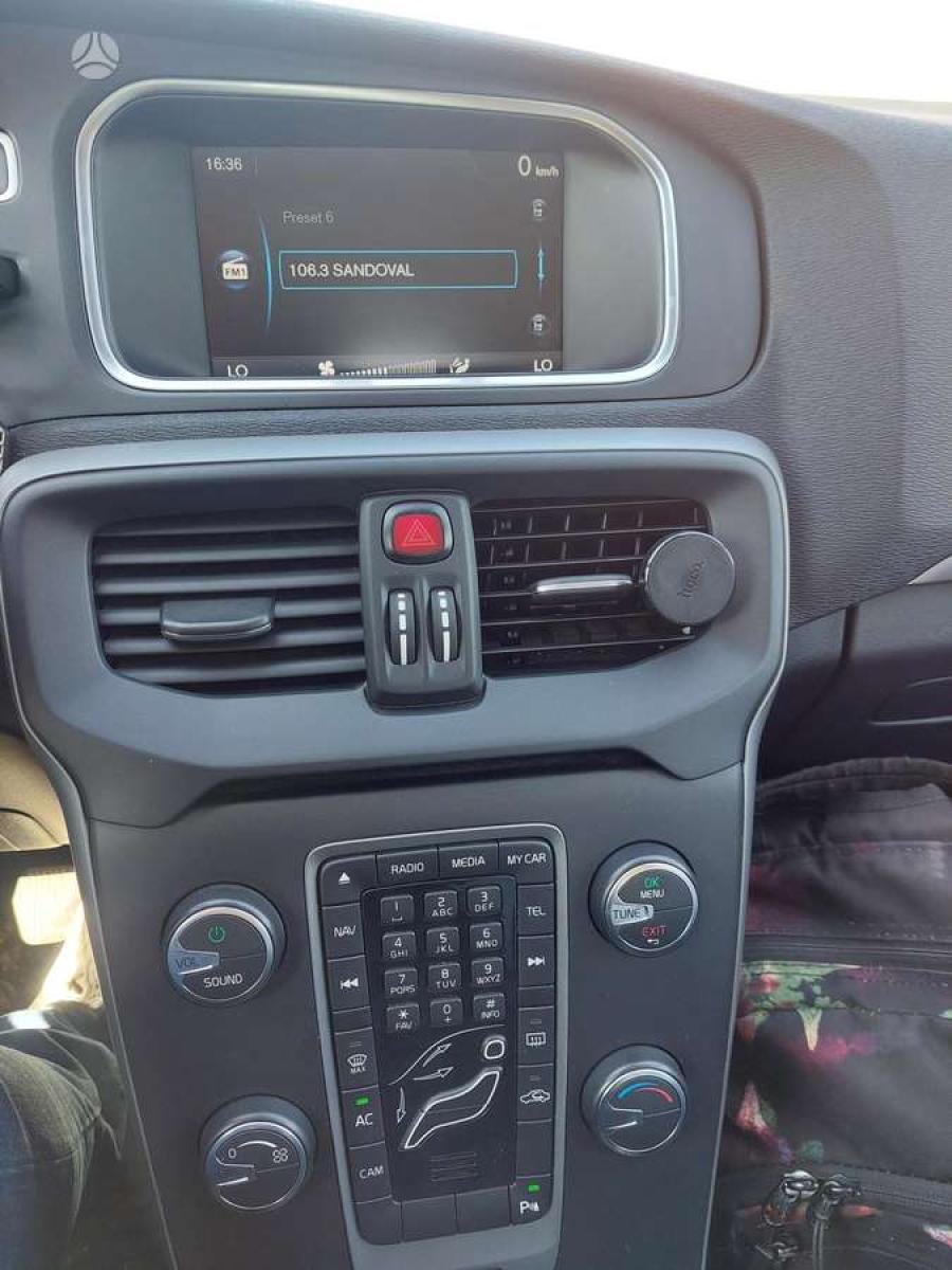 Red Volvo V40 2012 in Siauliai, with an engine capacity of 1.56 L and mileage of 297 thousand km for 4499 €, photo 16 on AUTOMOTO.COM.LV