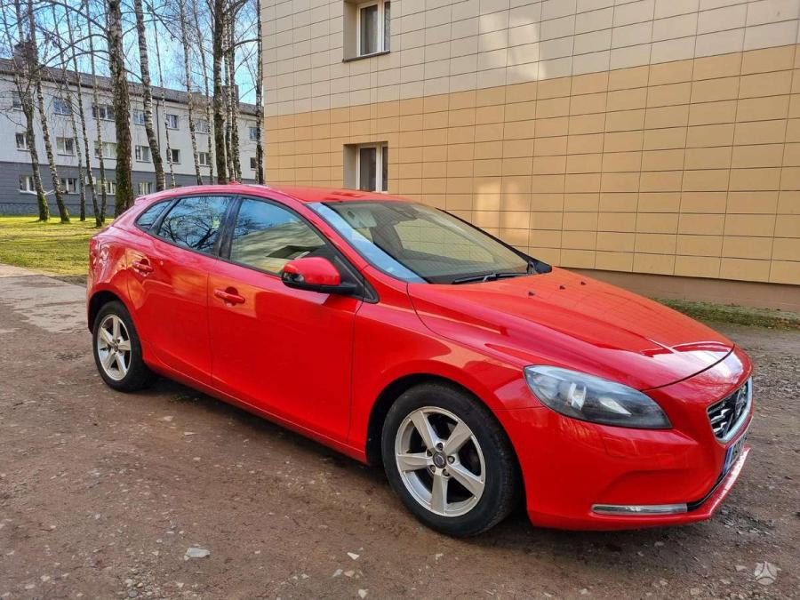 Sarkans Volvo V40 2013 Tauragė, ar dzinēja tilpumu 1.56 L un nobraukumu 176 tūkst. km par 2250 €, foto 1 vietnē AUTOMOTO.COM.LV