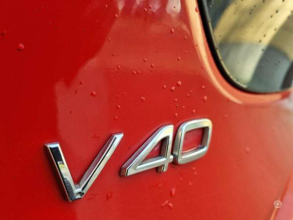 Red Volvo V40 2013 in Taurage, with an engine capacity of 1.56 L and mileage of 176 thousand km for 2250 €, photo 7 on AUTOMOTO.COM.LV