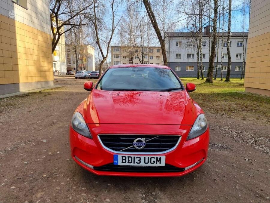 Sarkans Volvo V40 2013 Tauragė, ar dzinēja tilpumu 1.56 L un nobraukumu 176 tūkst. km par 2250 €, foto 6 vietnē AUTOMOTO.COM.LV