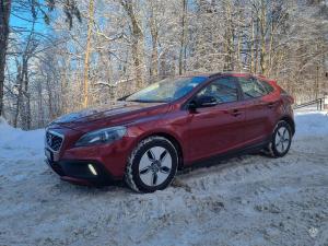 Red Volvo V40 2013 in Vilnius, with an engine capacity of 1.60 L and mileage of 232 thousand km for 8650 €, photo  on AUTOMOTO.COM.LV