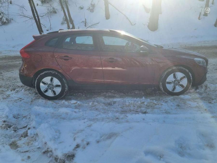 Sarkans Volvo V40 2013 Viļņa, ar dzinēja tilpumu 1.60 L un nobraukumu 232 tūkst. km par 8650 €, foto 4 vietnē AUTOMOTO.COM.LV