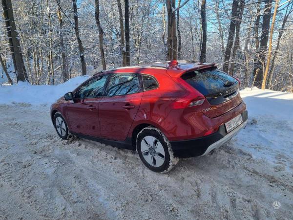 Red Volvo V40 2013 in Vilnius, with an engine capacity of 1.60 L and mileage of 232 thousand km for 8650 €, photo 7 on AUTOMOTO.COM.LV