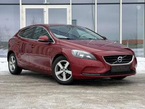 Sarkans Volvo V40 2013 Viļņa, ar dzinēja tilpumu 1.56 L un nobraukumu 248 tūkst. km par 7850 €, foto  vietnē AUTOMOTO.COM.LV