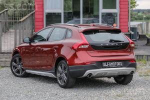 Red Volvo V40 2013 in Riga, with an engine capacity of 2.00 L and mileage of 197 thousand km for 9990 €, photo 4 on AUTOMOTO.COM.LV