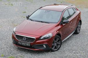 Red Volvo V40 2013 in Riga, with an engine capacity of 2.00 L and mileage of 197 thousand km for 9990 €, photo 6 on AUTOMOTO.COM.LV