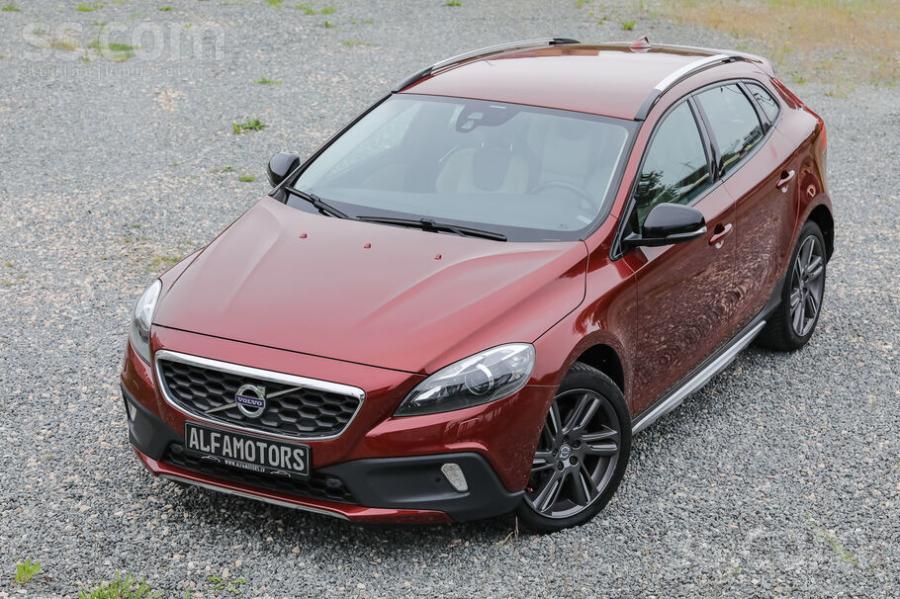 Red Volvo V40 2013 in Riga, with an engine capacity of 2.00 L and mileage of 197 thousand km for 9990 €, photo 6 on AUTOMOTO.COM.LV