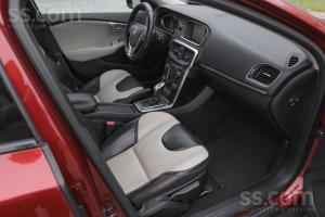 Red Volvo V40 2013 in Riga, with an engine capacity of 2.00 L and mileage of 197 thousand km for 9990 €, photo 9 on AUTOMOTO.COM.LV