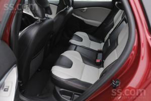 Red Volvo V40 2013 in Riga, with an engine capacity of 2.00 L and mileage of 197 thousand km for 9990 €, photo 10 on AUTOMOTO.COM.LV