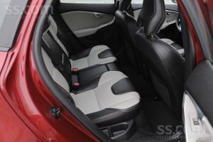 Red Volvo V40 2013 in Riga, with an engine capacity of 2.00 L and mileage of 197 thousand km for 9990 €, photo 11 on AUTOMOTO.COM.LV