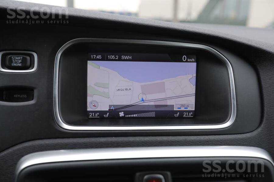Red Volvo V40 2013 in Riga, with an engine capacity of 2.00 L and mileage of 197 thousand km for 9990 €, photo 16 on AUTOMOTO.COM.LV