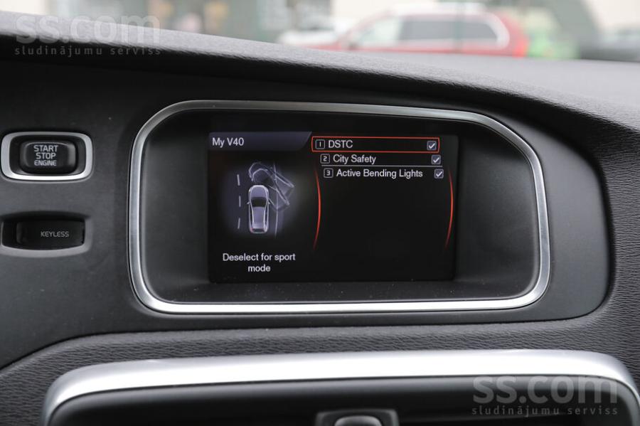 Red Volvo V40 2013 in Riga, with an engine capacity of 2.00 L and mileage of 197 thousand km for 9990 €, photo 17 on AUTOMOTO.COM.LV