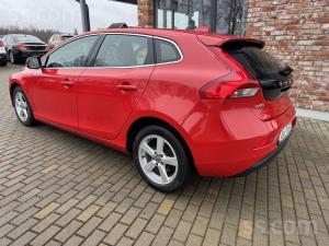 Sarkans Volvo V40 2013 Talsi, ar dzinēja tilpumu 1.60 L un nobraukumu 188 tūkst. km par 6495 €, foto 7 vietnē AUTOMOTO.COM.LV